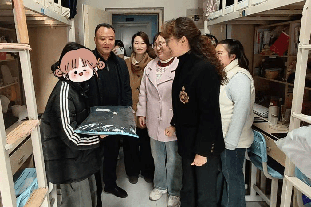 郑州旅游职业学院信息工程学院 开展“暖心筑梦”棉衣发放活动-郑州旅游职业学院信息工程学院